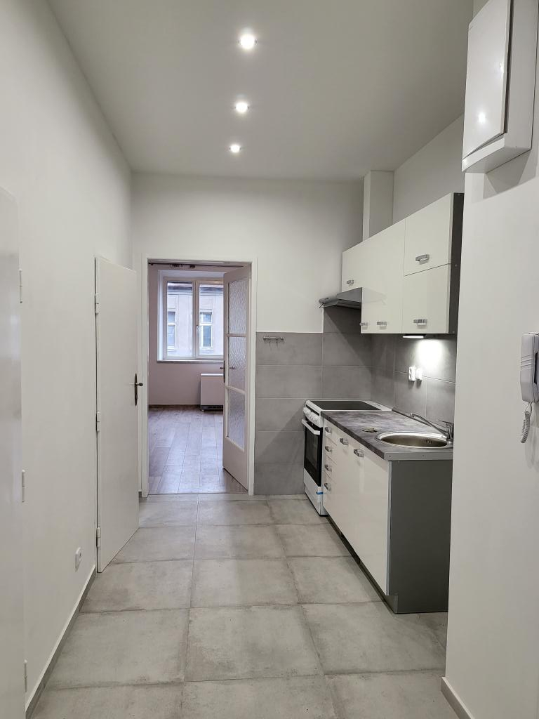 Pronajem bytu 2+kk 56 m2 Baarova, Praha - Michle - 16500 CZK | UlovDomov.cz