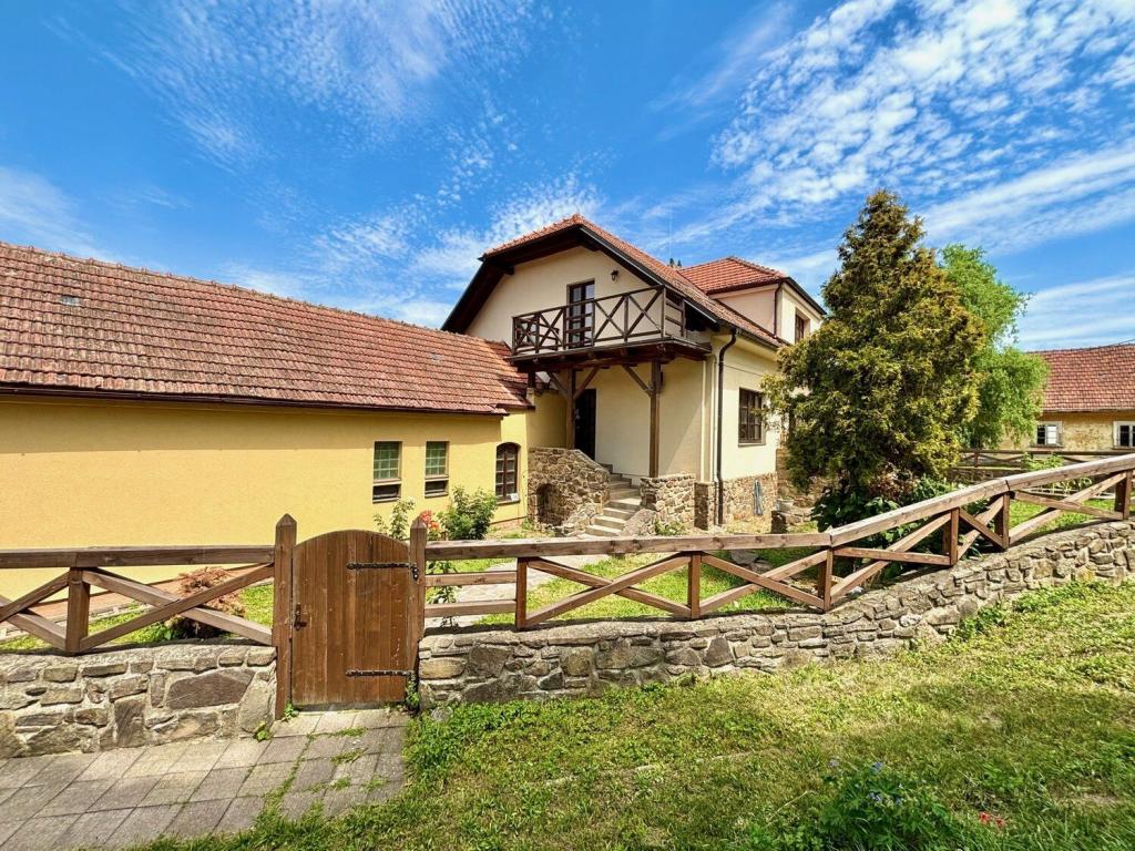 Prodej Domu 200 M2 Veverské Knínice Veverské Knínice Veverské
